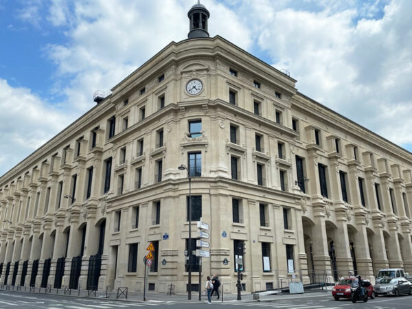Poste du Louvre rue du Louvre architecte Dominique Perrault